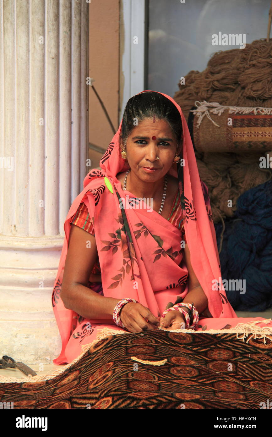 Rug weaving india hi-res stock photography and images - Alamy