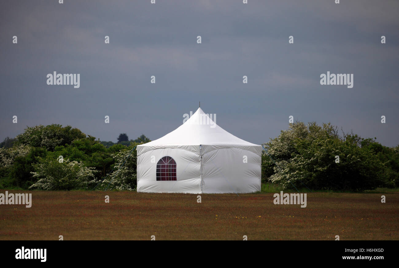 Canvas tents hi-res stock photography and images - Alamy