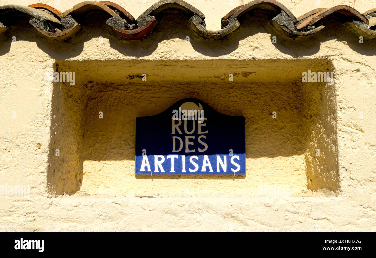 A French road sign - "Rue des Artisans Stock Photo - Alamy
