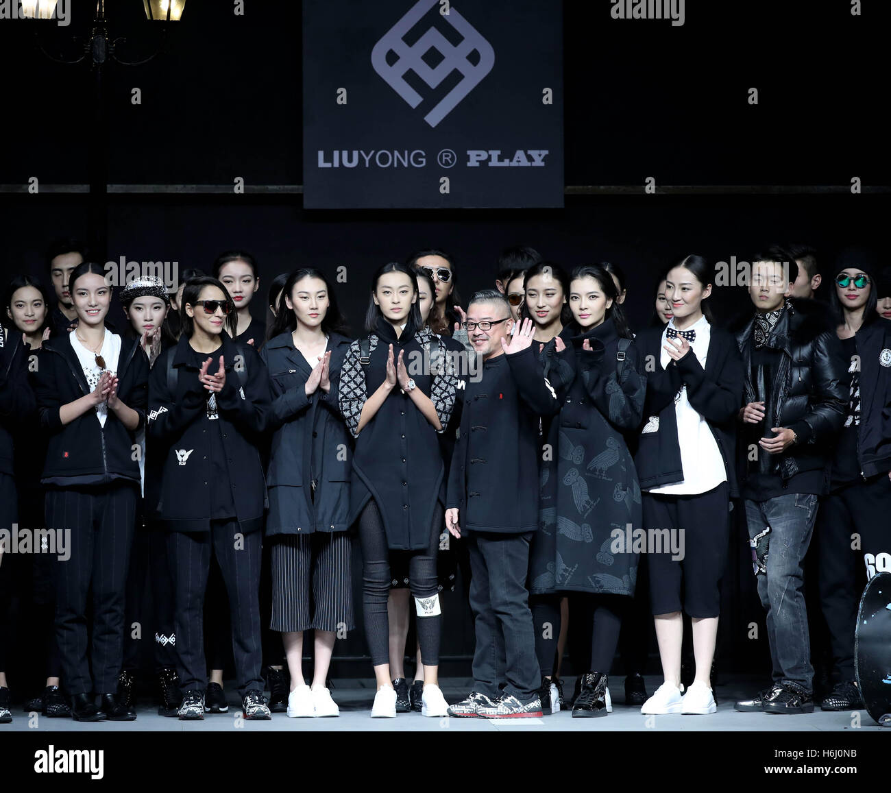 Beijing, China. 28th Oct, 2016. Designer Liu Yong (C Front)and models ...