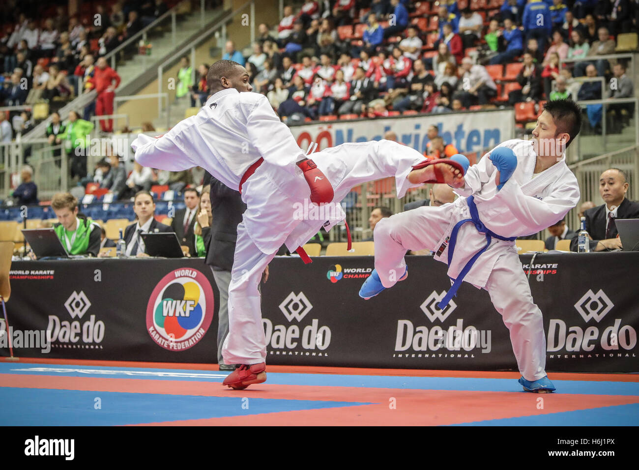 Kumite team hi-res stock photography and images - Alamy