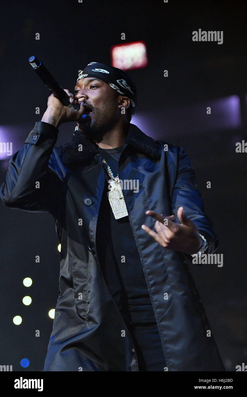 Philadelphia, Pennsylvania, USA. 29th Oct, 2016. MEEK MILLS, performing ...