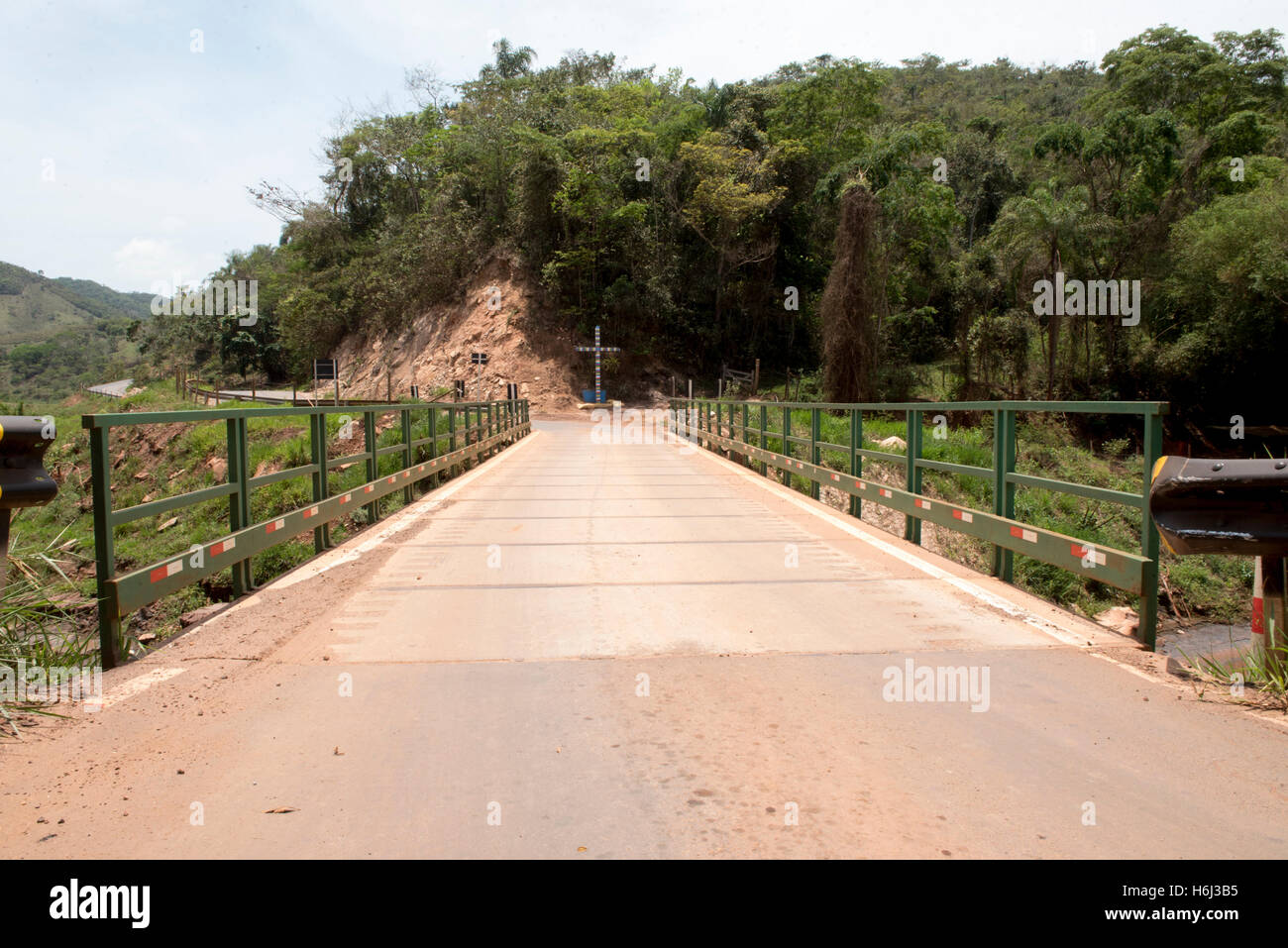 Mariana, Brazil. 27th Oct, 2016. MG held in Gama bridge in Mariana, MG ...