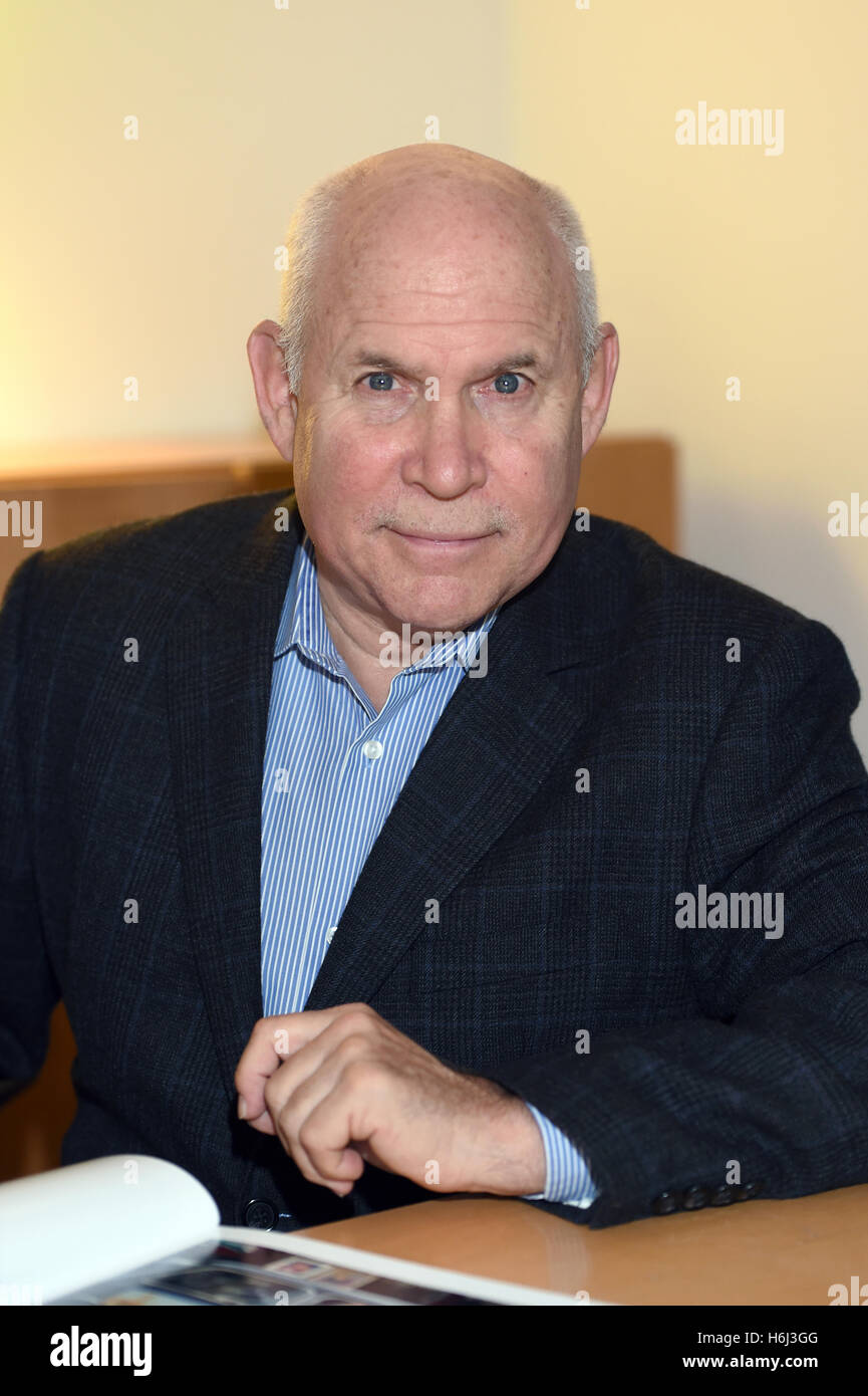 Steve mccurry hi-res stock photography and images - Alamy