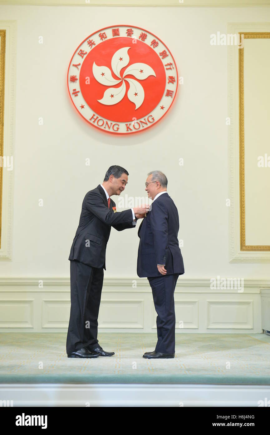 Hong Kong. 29th Oct, 2016. Leung Chun-ying (L), chief executive of the ...