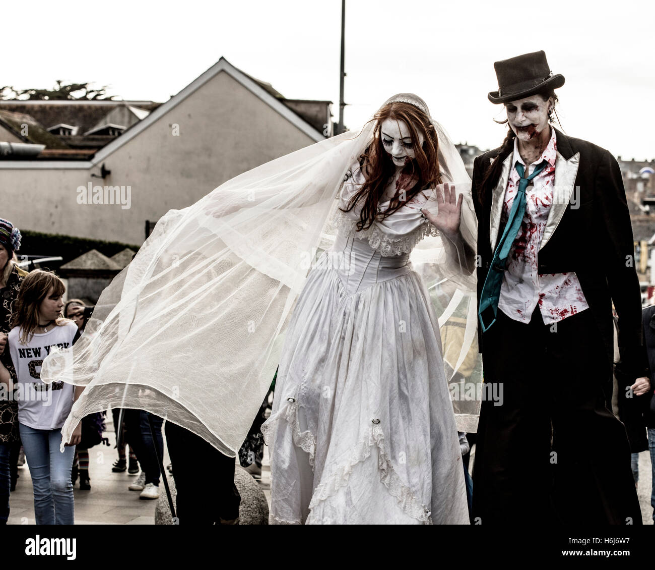 Zombie stilt walker hi-res stock photography and images - Alamy