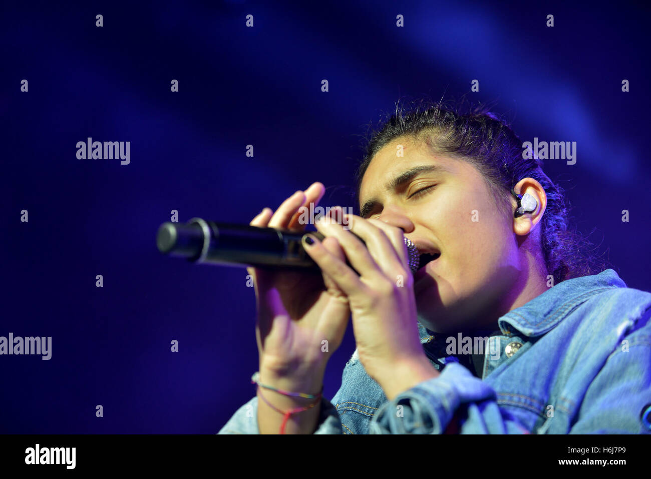 Alessia cara singer hi-res stock photography and images - Alamy