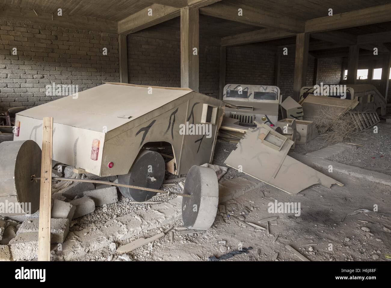 Al Hamdaniyah, Nineveh Governorate, Iraq. 29th Oct, 2016. Fake humvee ...