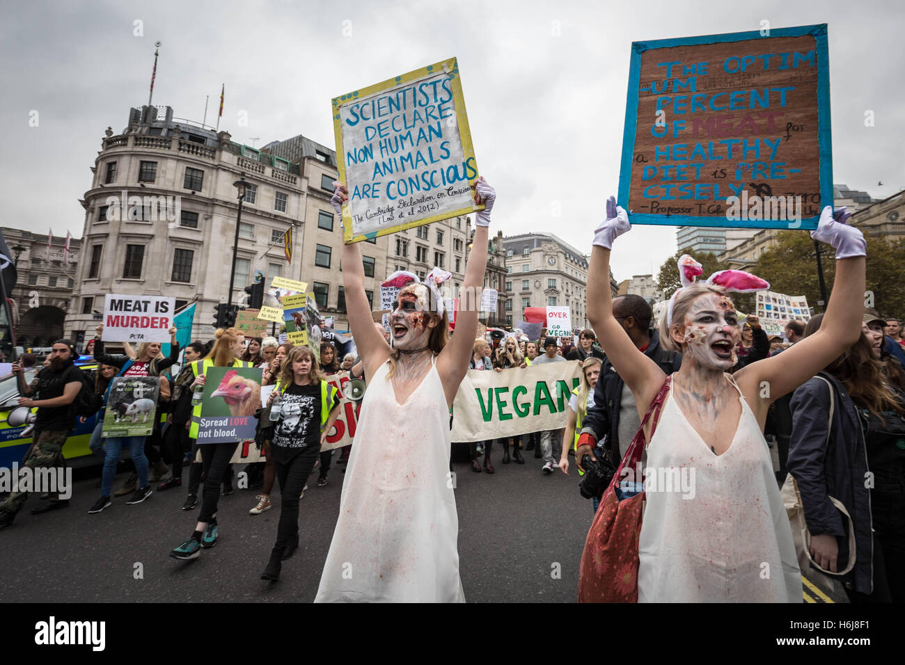 London, UK. 29th Oct, 2016. Hundreds of vegans marched through central ...