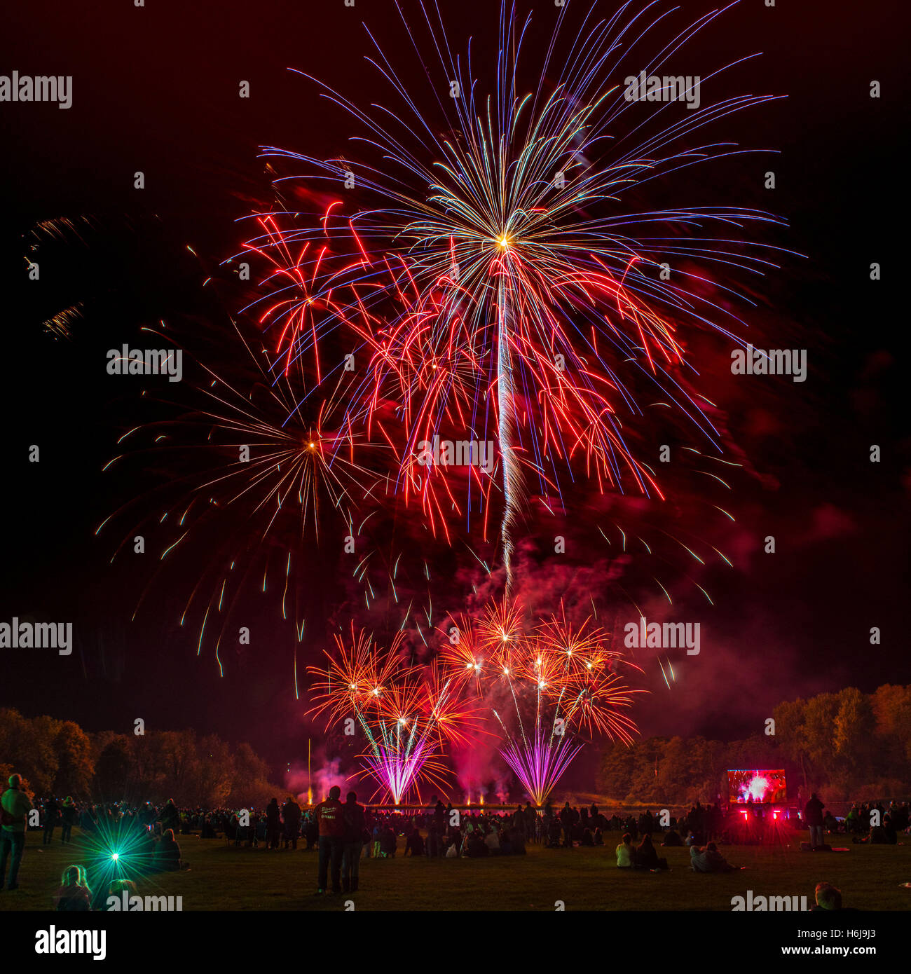 Organised firework displays hi-res stock photography and images - Alamy