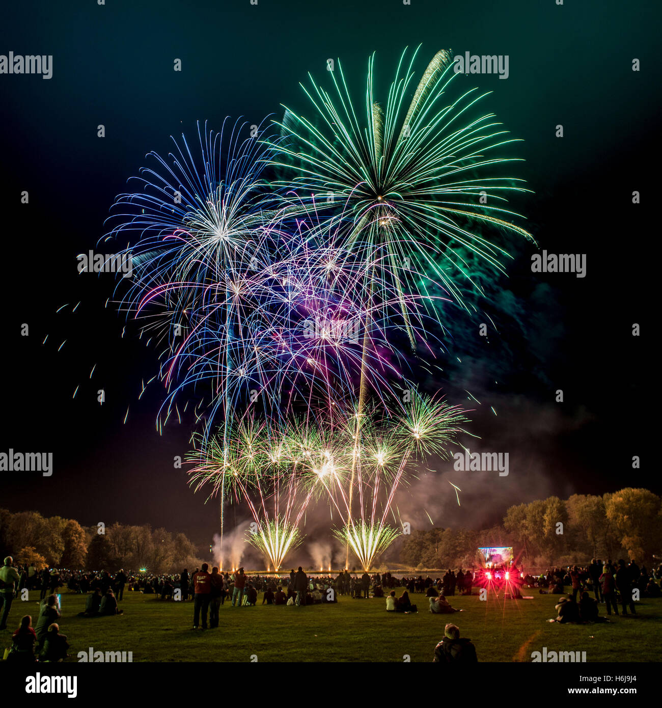 Organised firework displays hi-res stock photography and images - Alamy
