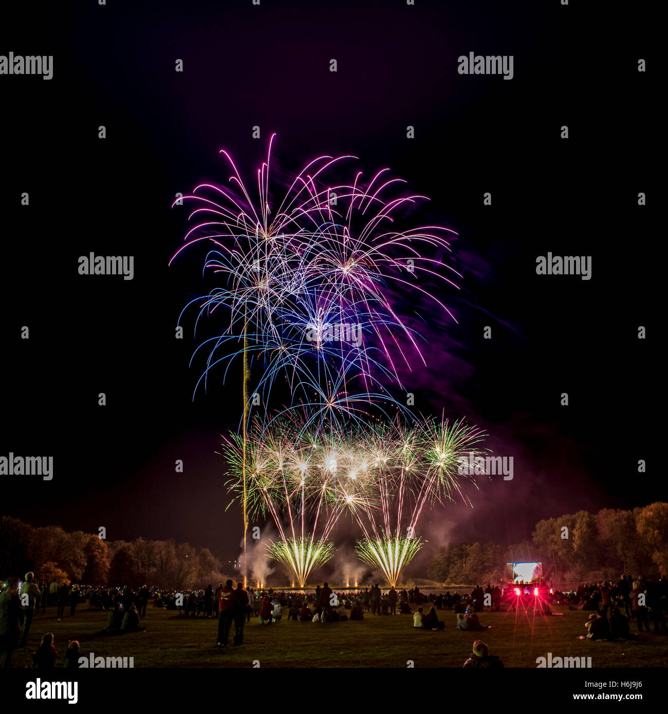York, UK. 29th October, 2016. North Yorkshire’s biggest fireworks party ...
