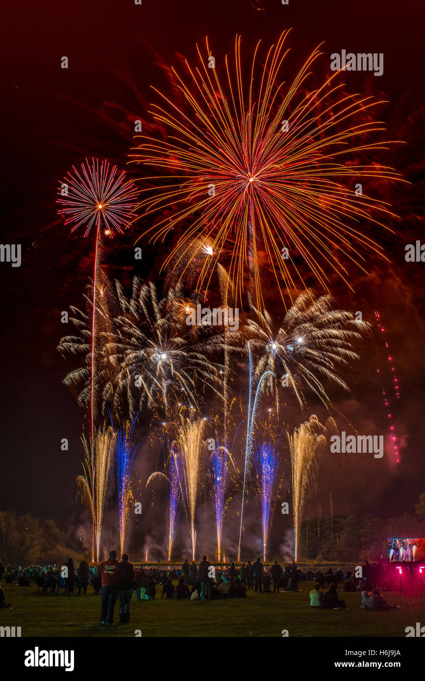North star fireworks hi-res stock photography and images - Alamy