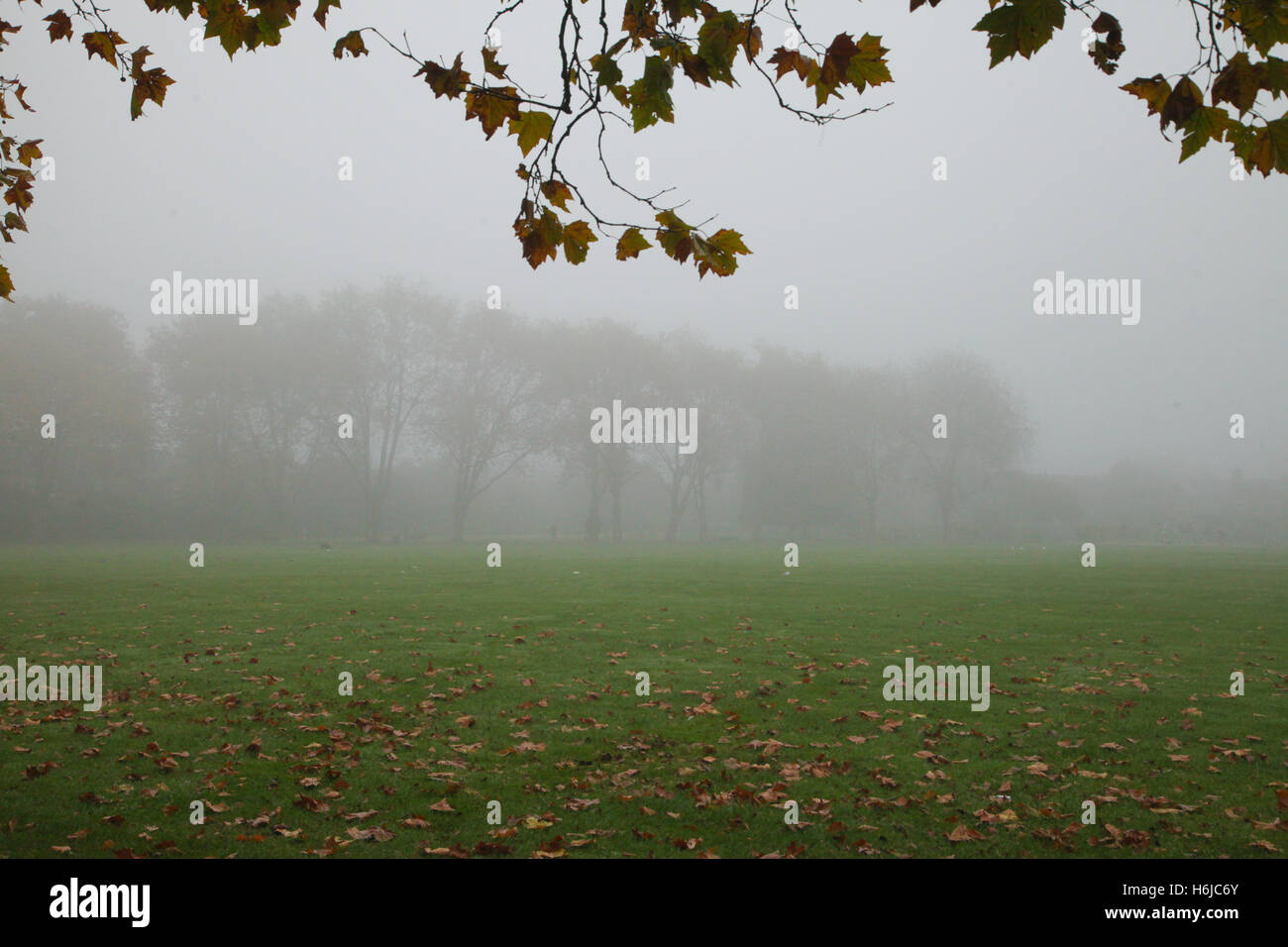 Depressing weather london hi-res stock photography and images - Alamy