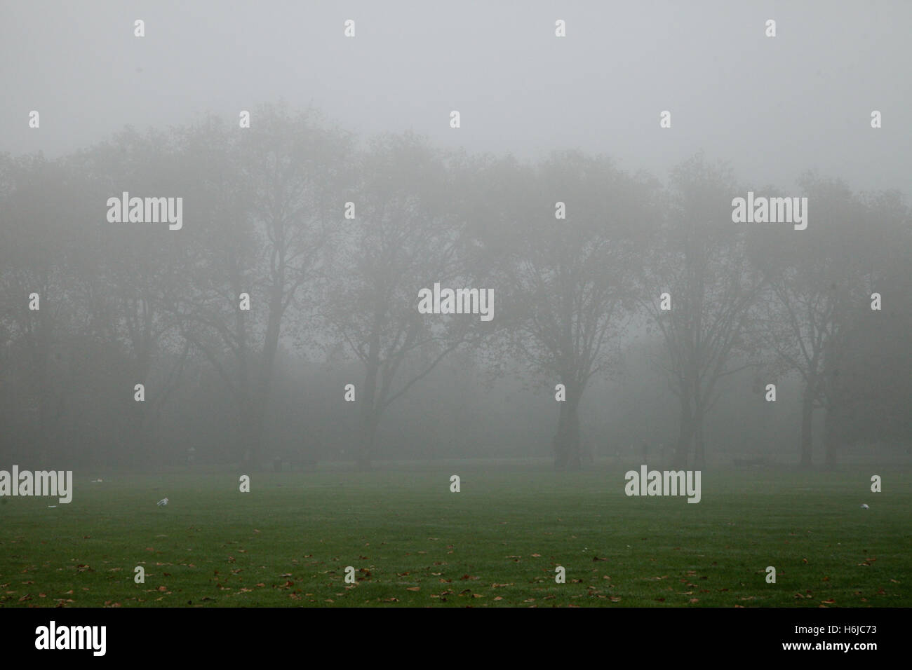 Depressing weather london hi-res stock photography and images - Alamy