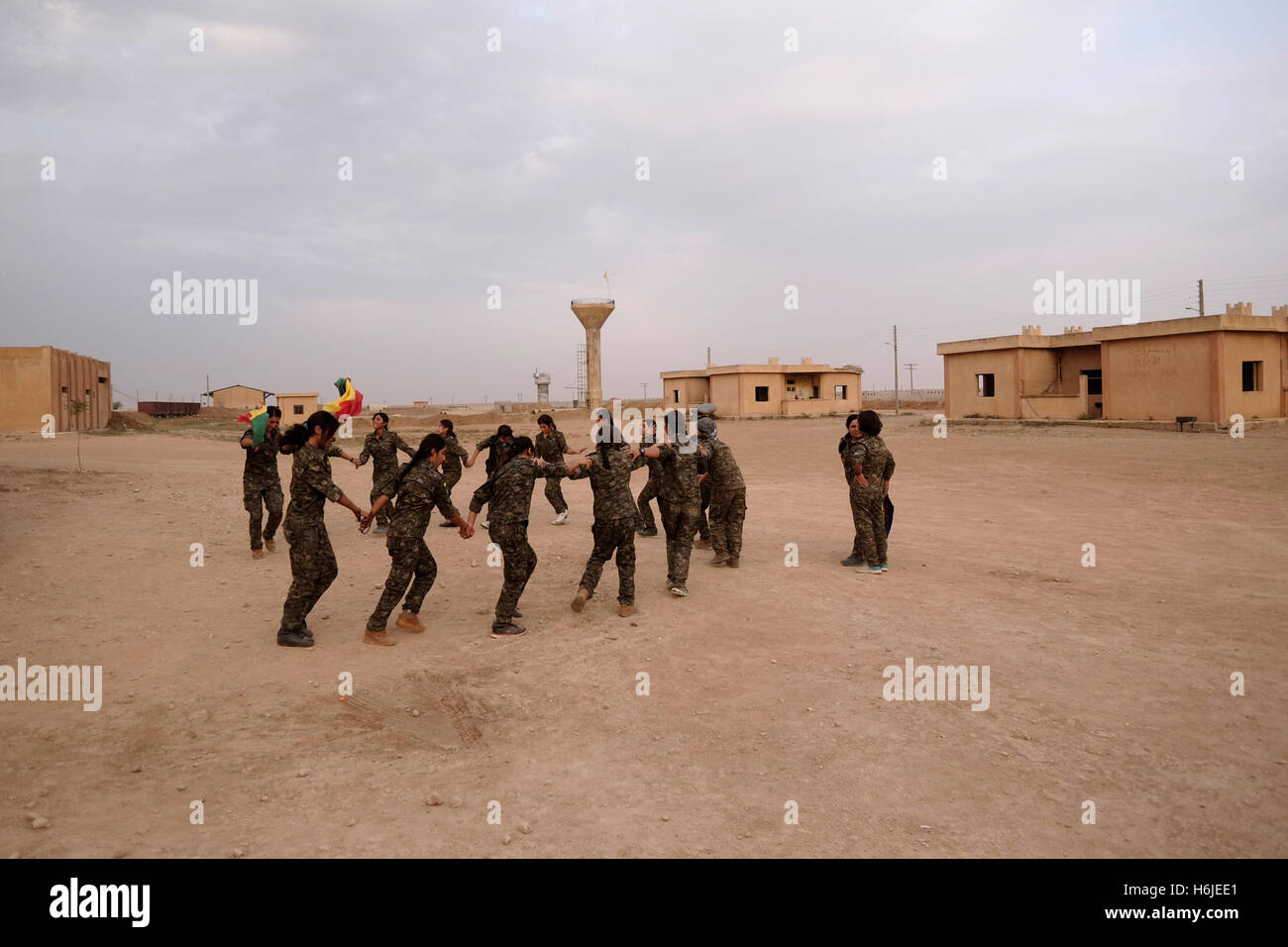 Kurdish women dancing hi-res stock photography and images - Alamy