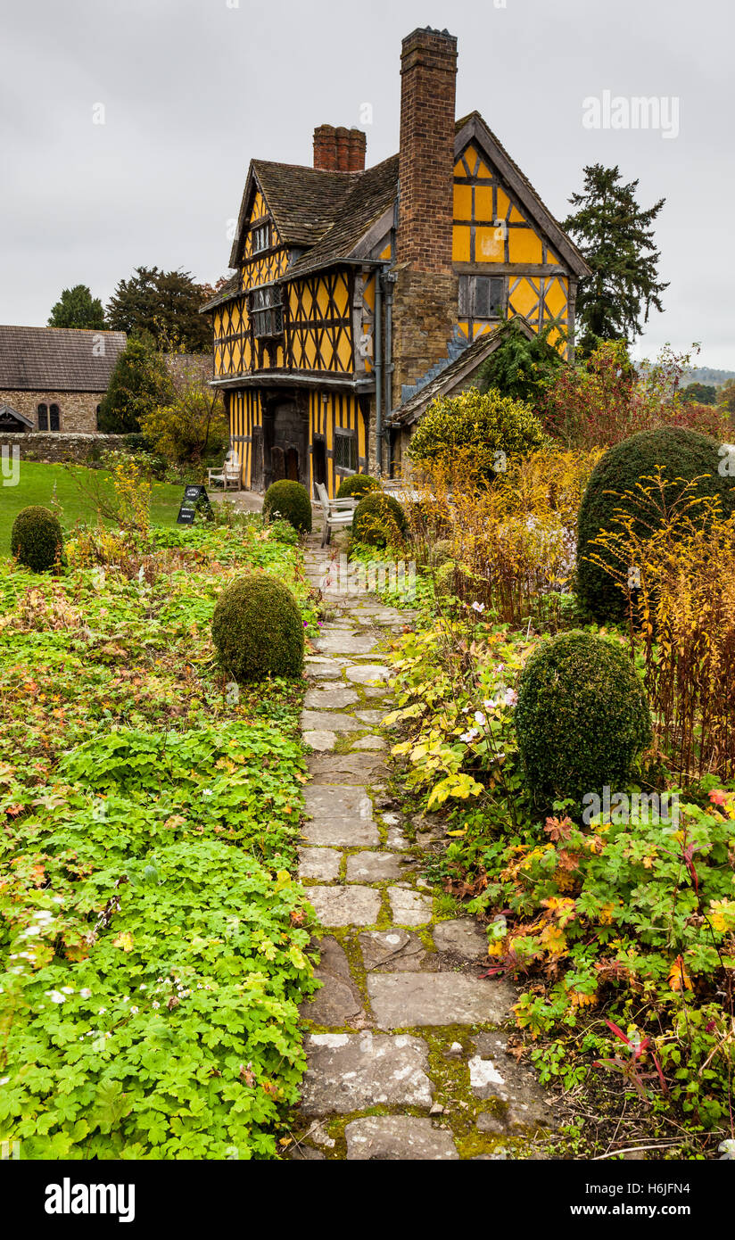 Elizabethan chimney hi-res stock photography and images - Alamy