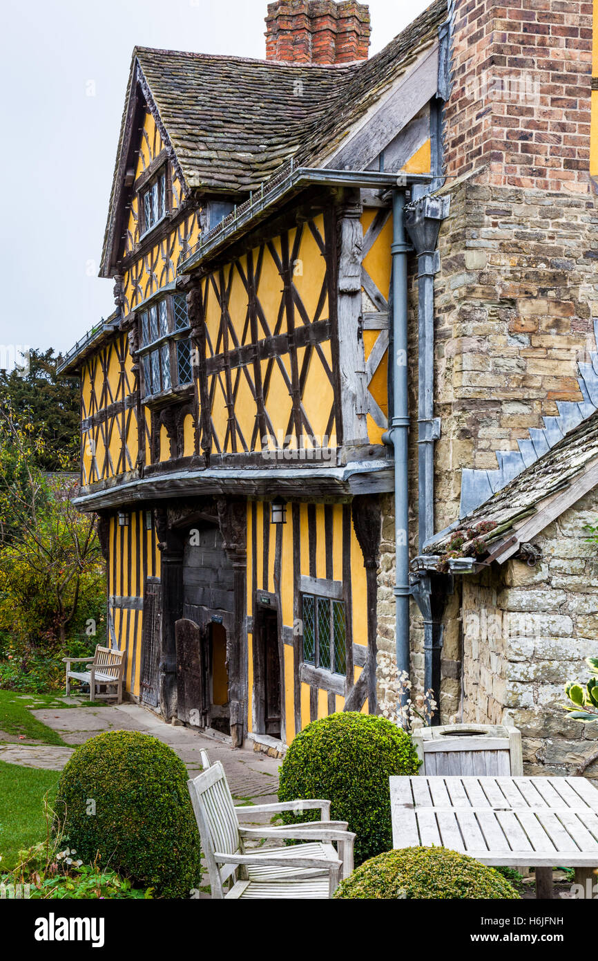 Stokesay castle carving hi-res stock photography and images - Alamy