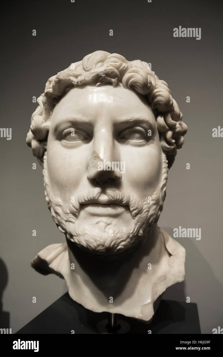 Hadrian statue hi-res stock photography and images - Alamy