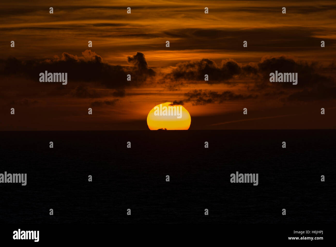 Fistral beach family hi-res stock photography and images - Alamy