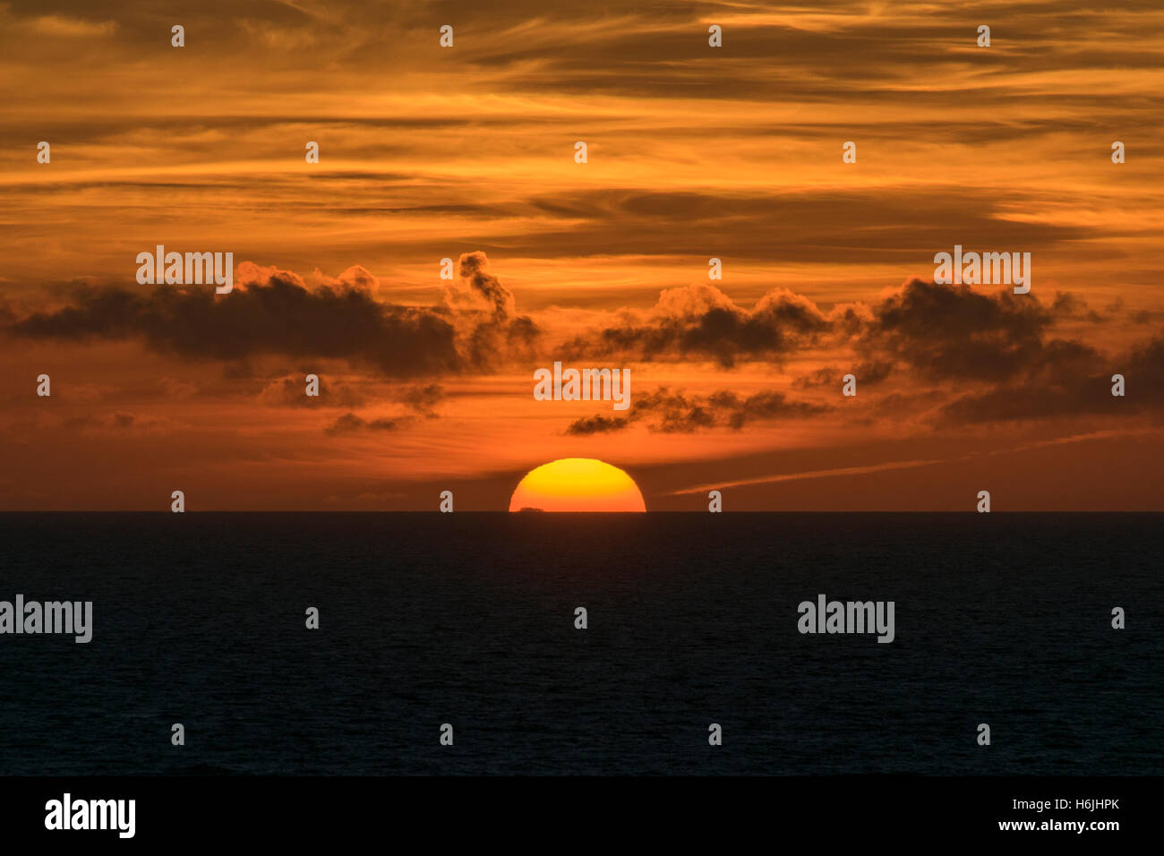 Fistral beach family hi-res stock photography and images - Alamy