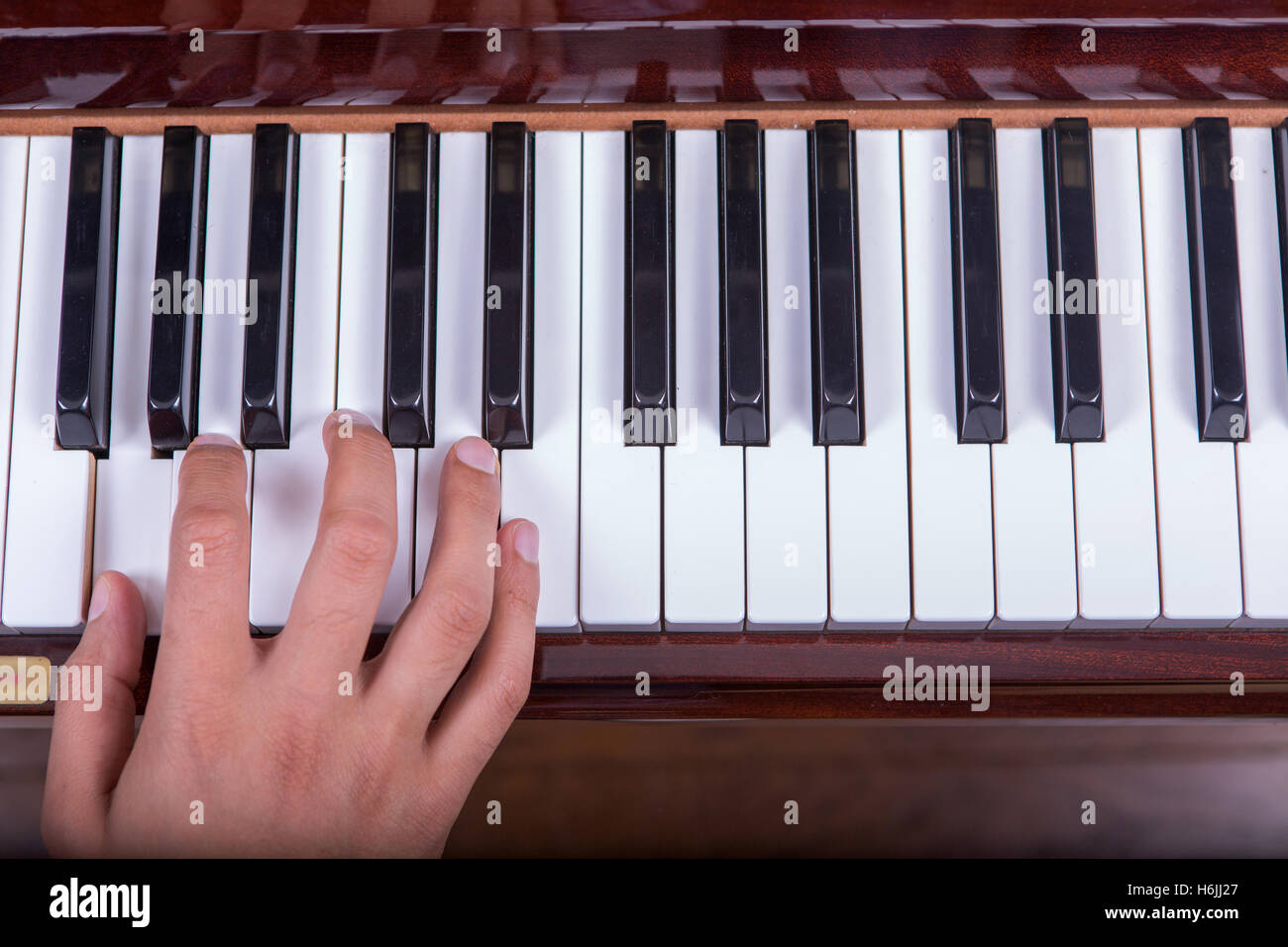 Man playing with right hand one handed Stock Photo - Alamy