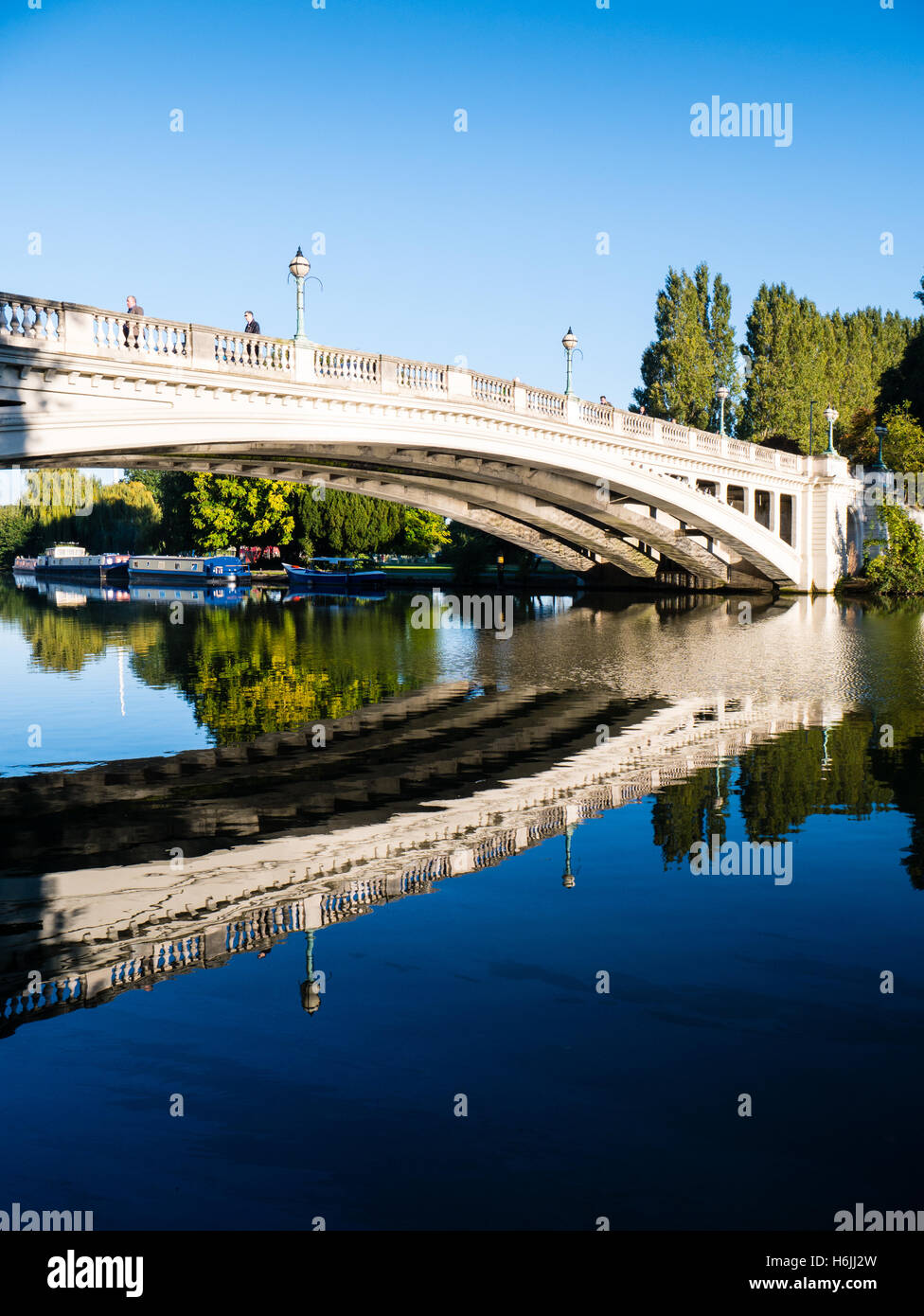 Reading Bridge, River Themes, Caversham, Reading Berkshire, England, UK ...