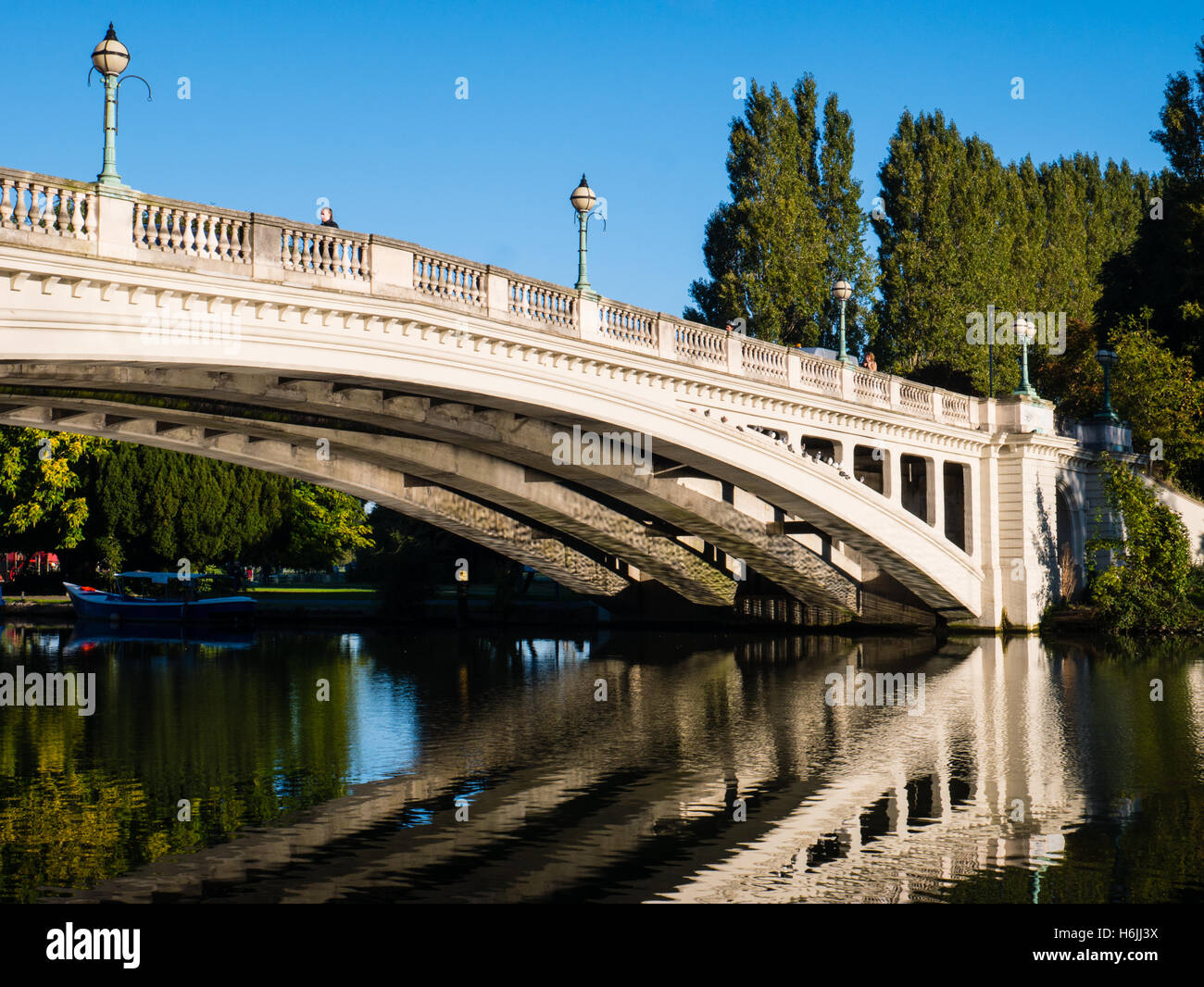 Reading Bridge, River Themes, Caversham, Reading Berkshire, England, UK ...