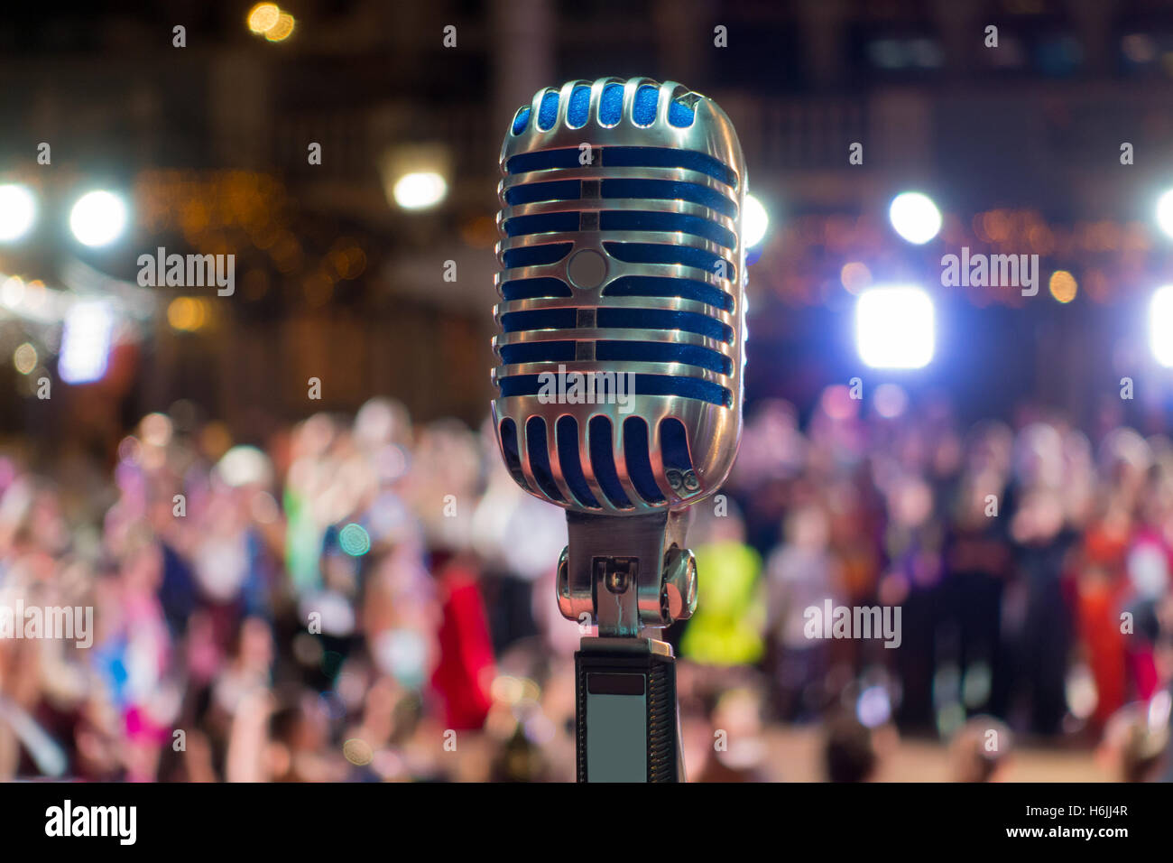Retro concert hi-res stock photography and images - Alamy