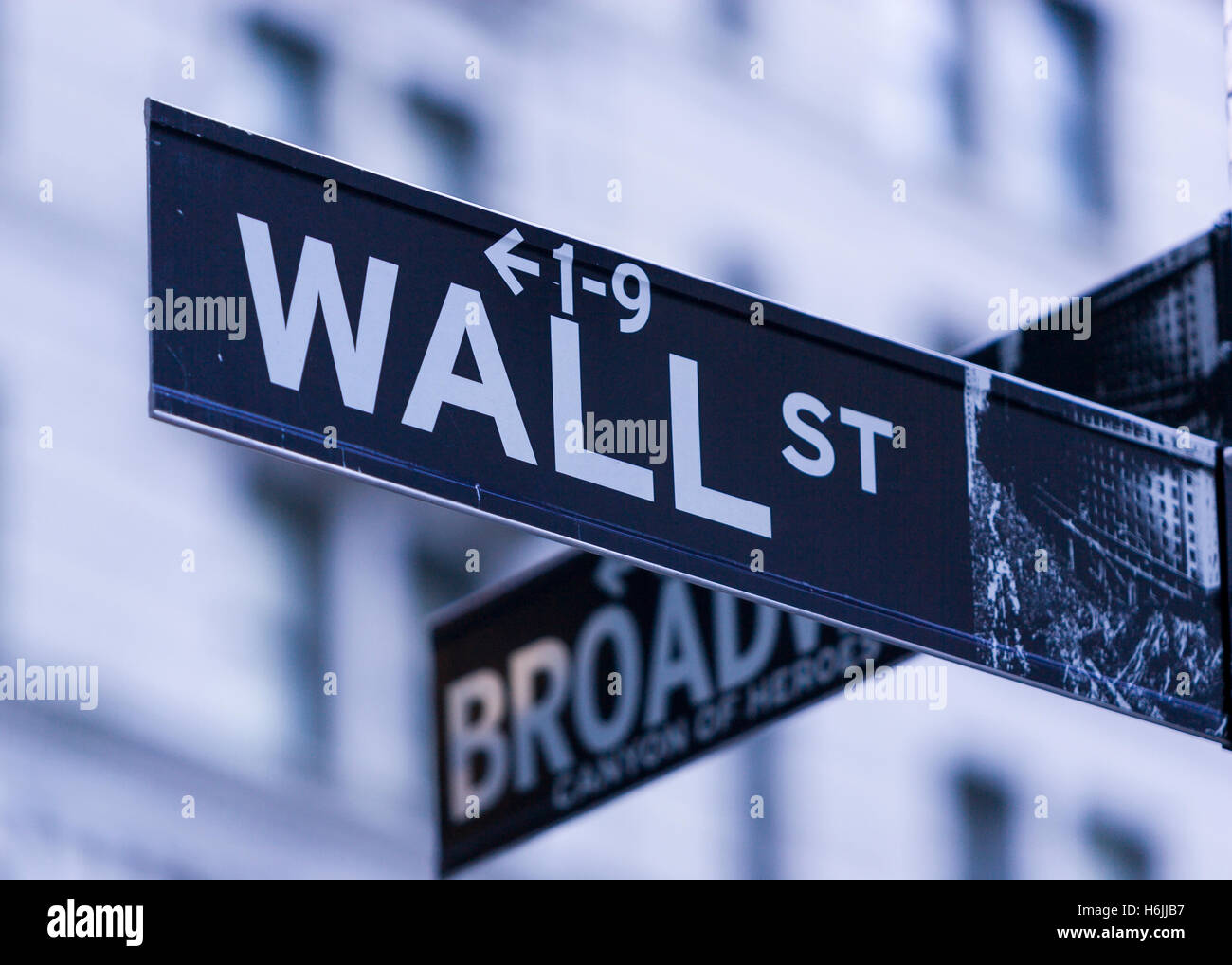NEW YORK, NEW YORK, USA - Wall Street sign on post in financial ...