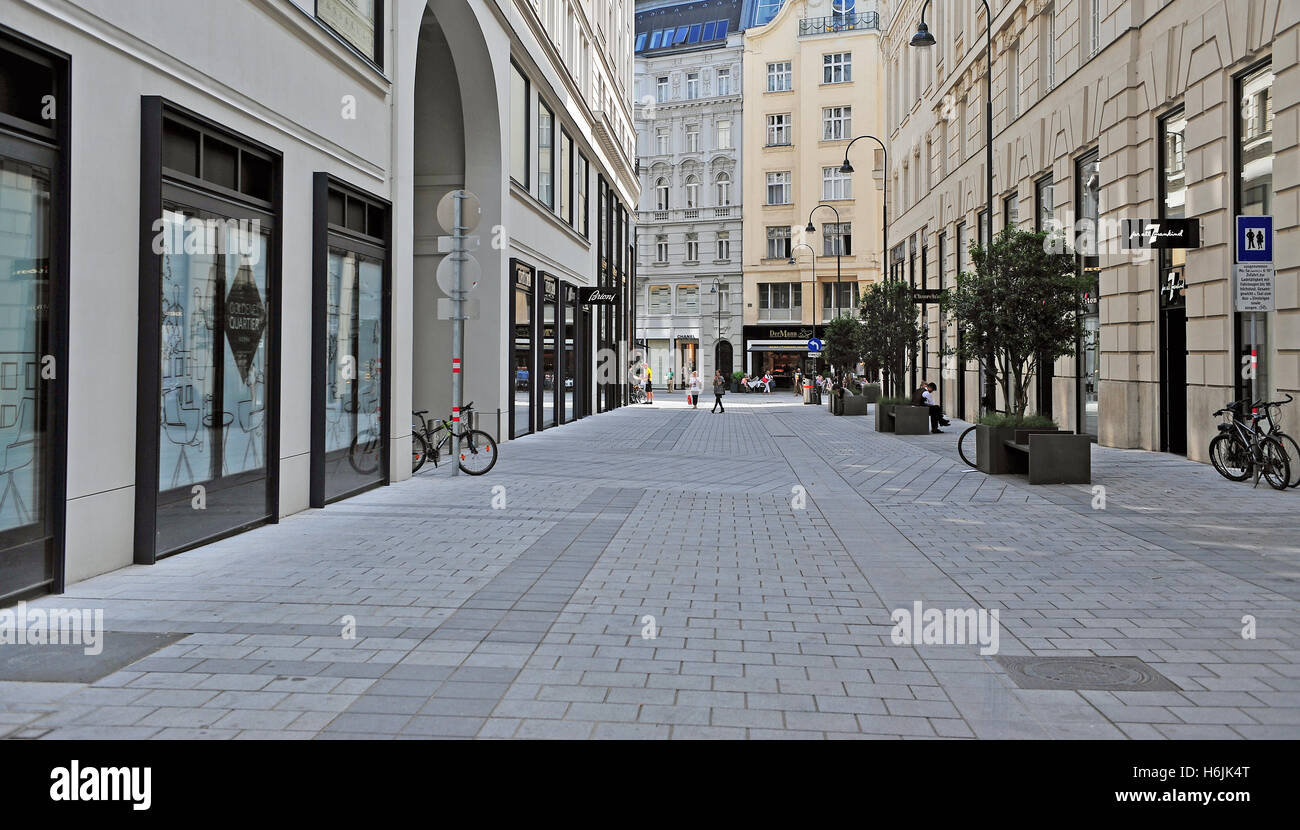 Vienna shopping street view hi-res stock photography and images - Alamy