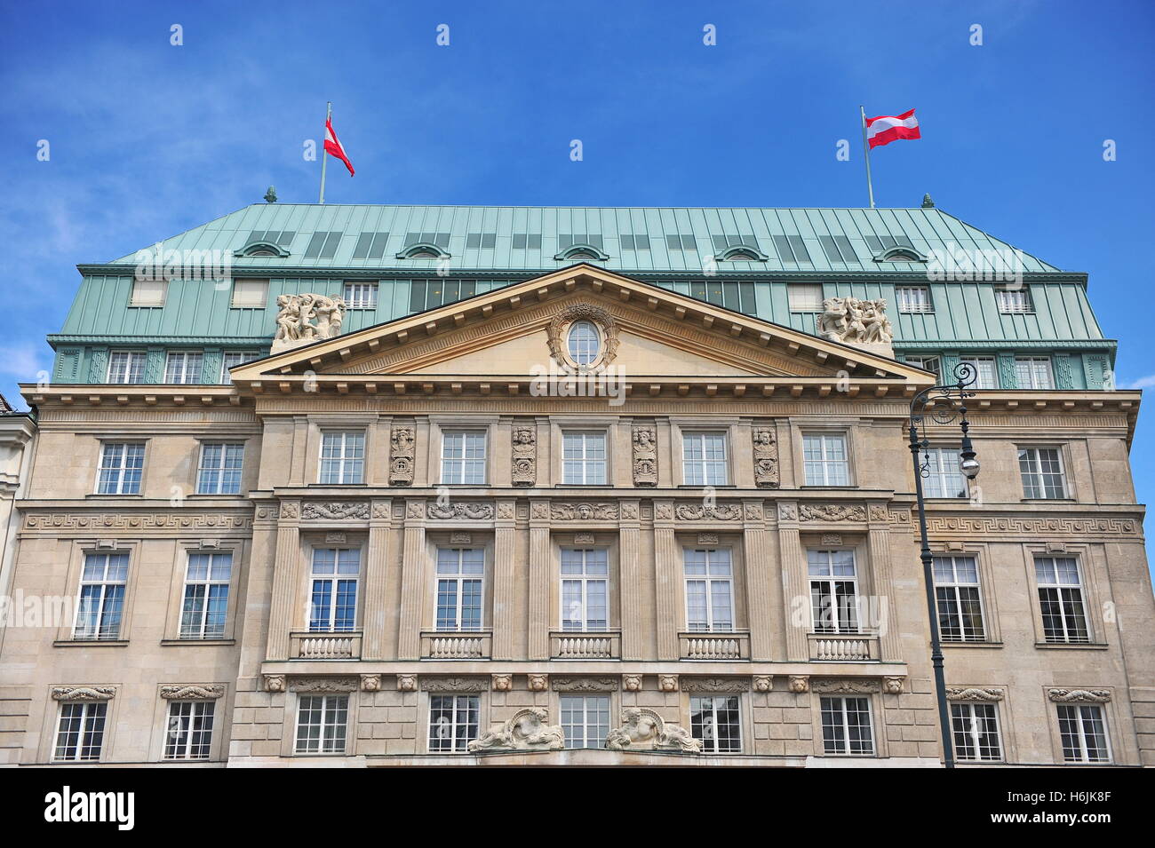 Government building in vienna hi-res stock photography and images - Alamy