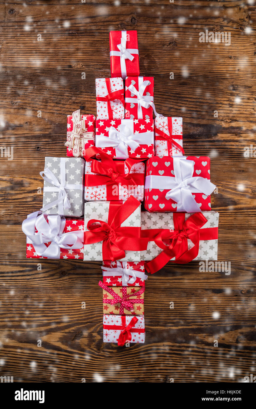 Card placed in tree hi-res stock photography and images - Alamy