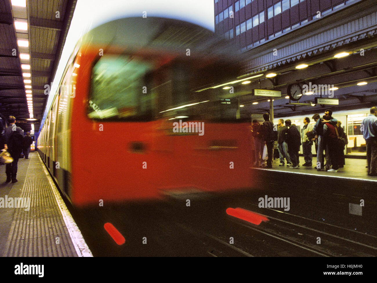 London subway hi-res stock photography and images - Alamy