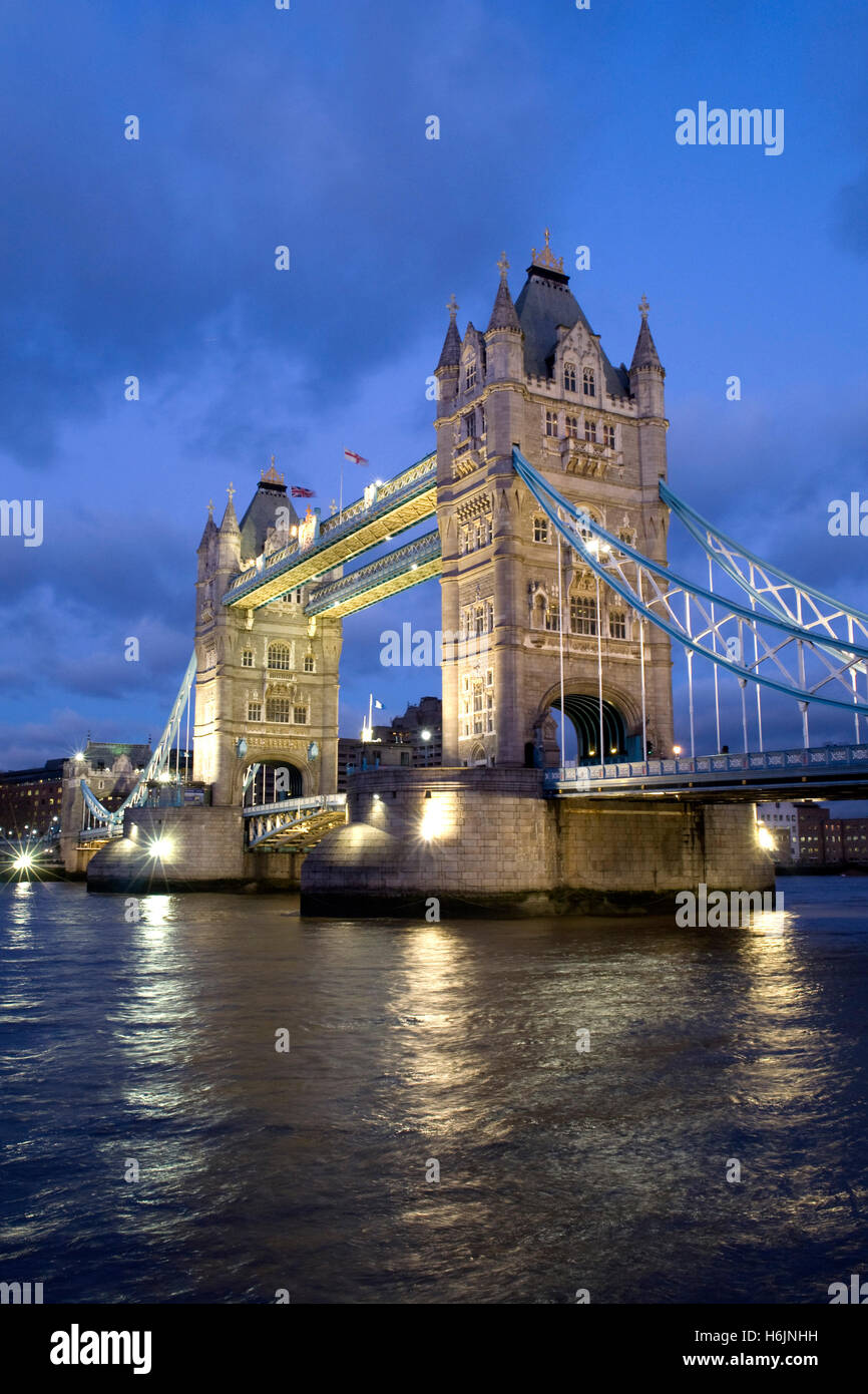 Night view of Tower Bridge, London, England, United Kingdom, Europe ...
