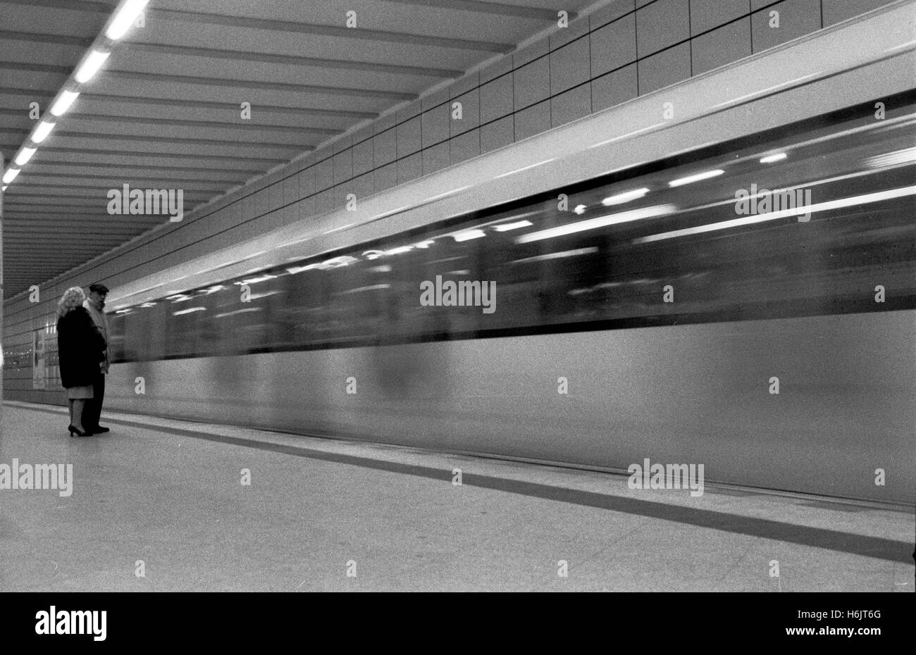 Railway platform train waiting Black and White Stock Photos & Images ...