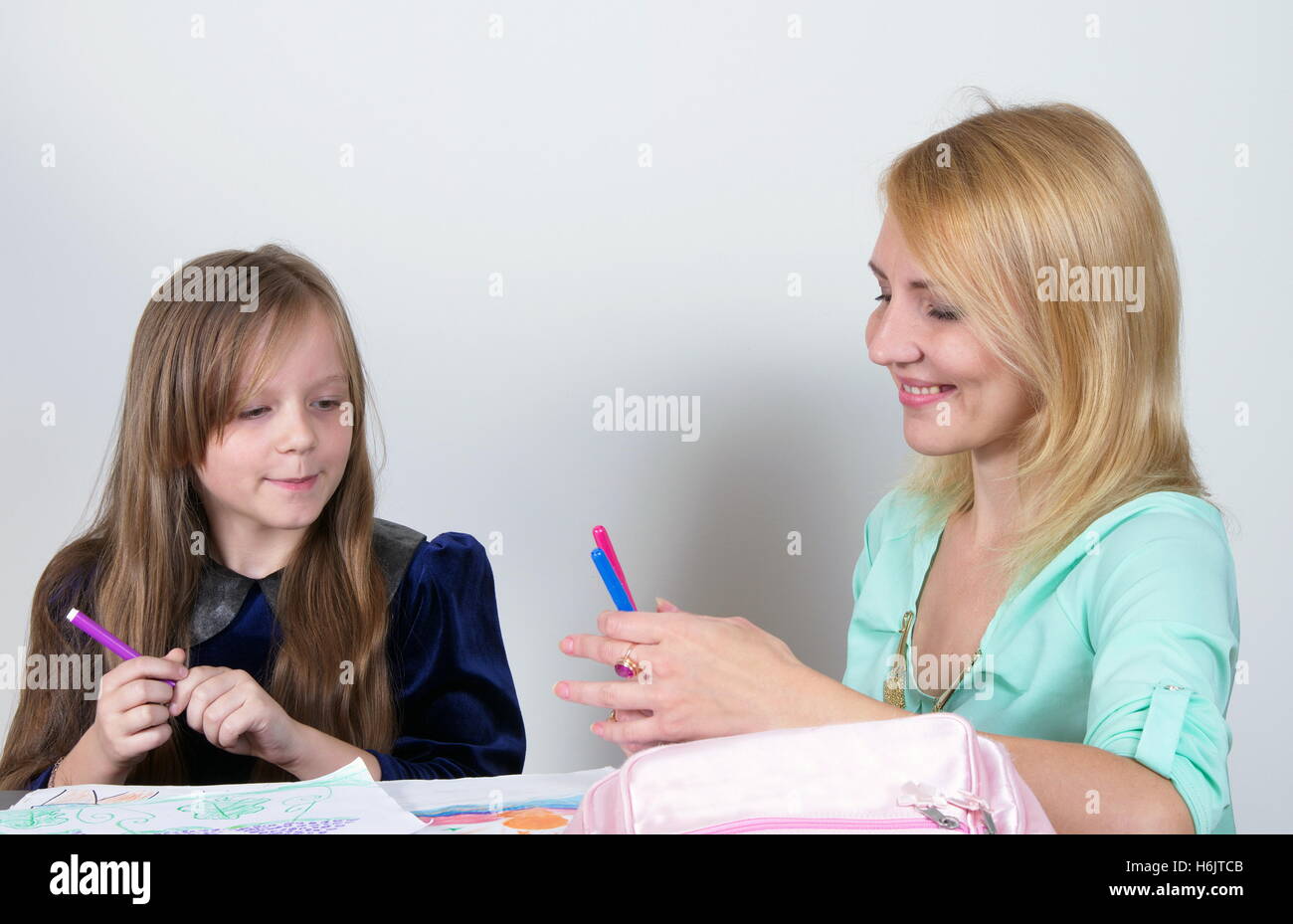 mother with daughter drawing together Stock Photo - Alamy