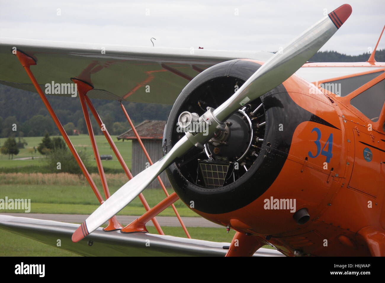 6 cylinder aircraft engine hi-res stock photography and images - Alamy