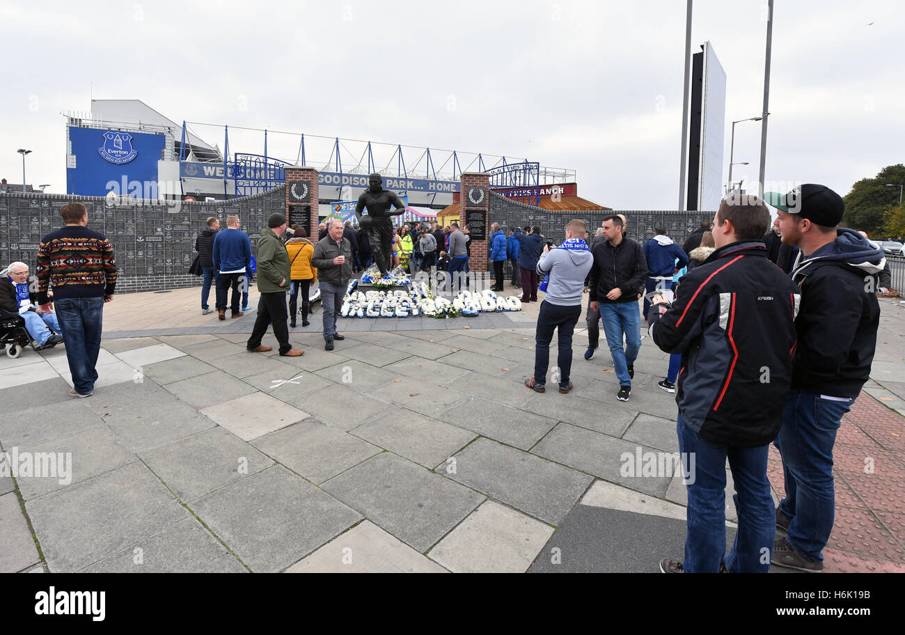 Outside goodison park hi-res stock photography and images - Alamy