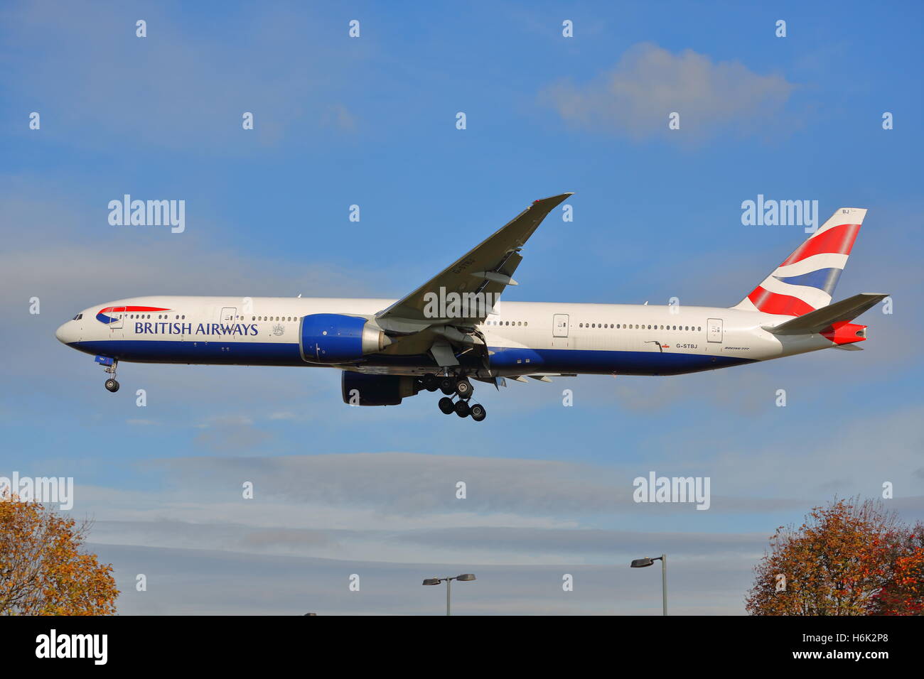 Ba boeing 777 landing hi-res stock photography and images - Alamy