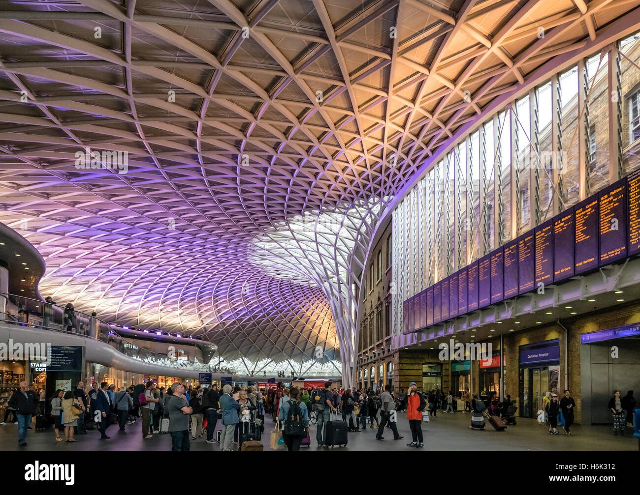 Kings cross station hi-res stock photography and images - Alamy