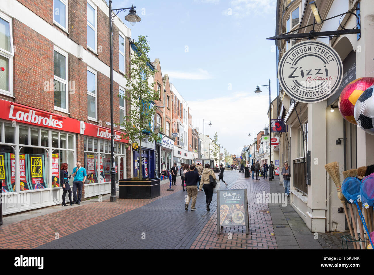 Basingstoke shopping centre hi-res stock photography and images - Alamy