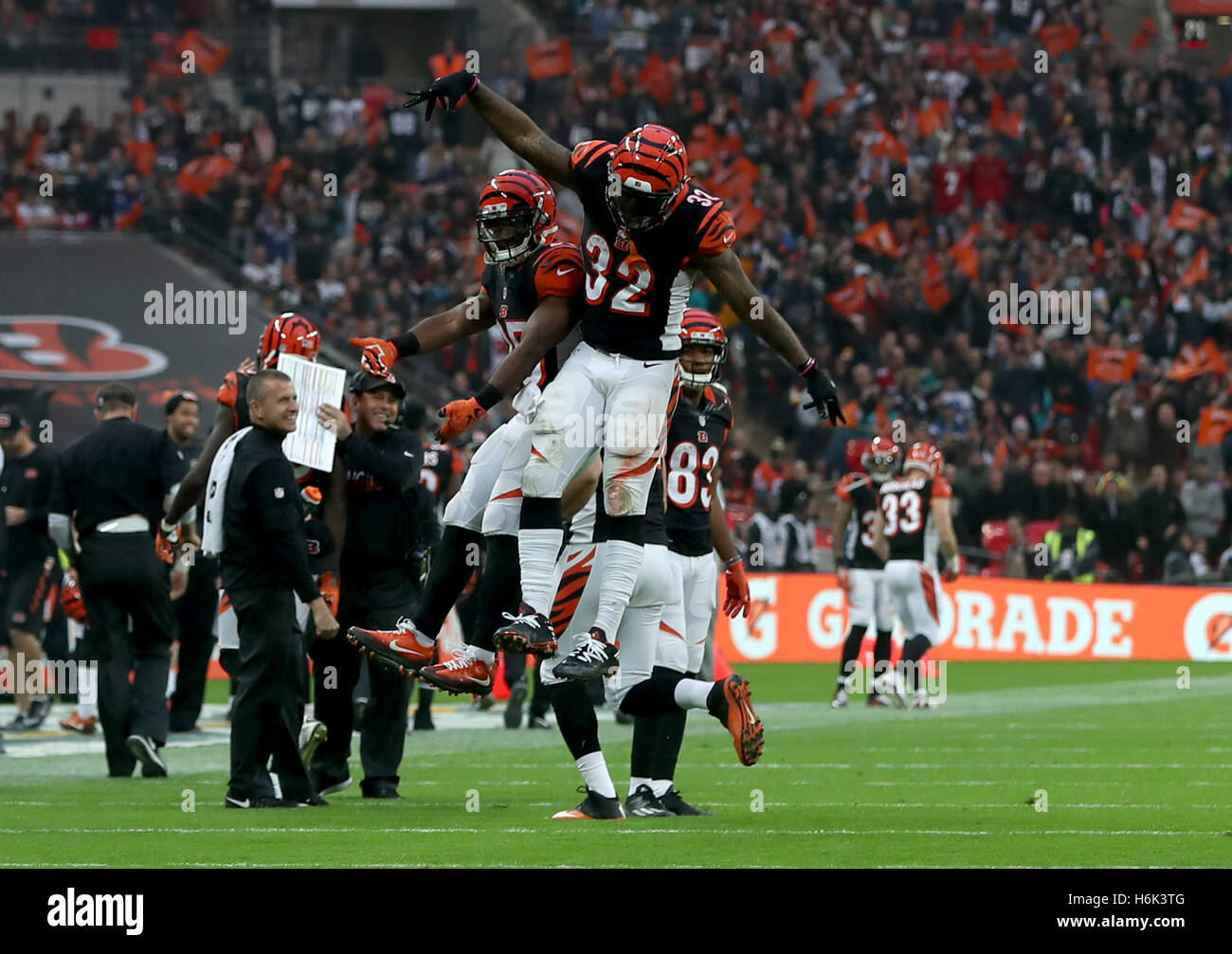 Cincinnati Bengals Running Back Jeremy Hill (right) celebrates scoring ...