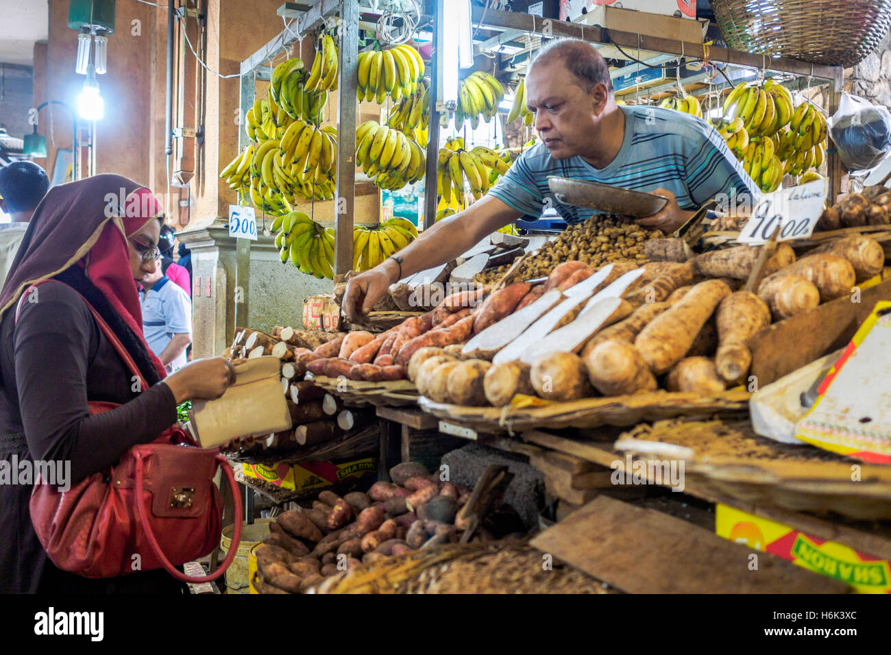 Fruit seller mauritius hi-res stock photography and images - Alamy