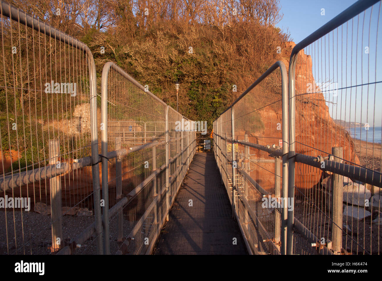 Temporary scaffold bridge hi-res stock photography and images - Alamy