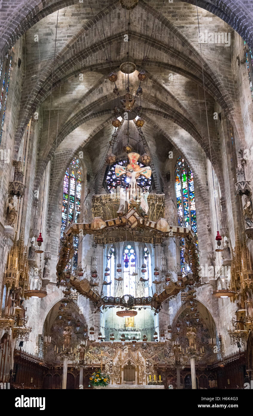 Altar canopy hi-res stock photography and images - Alamy