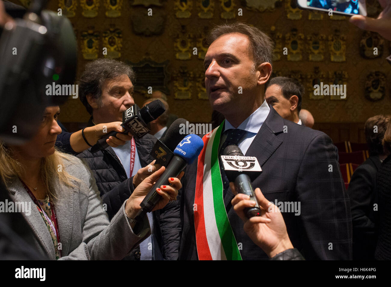 Bitonc hi-res stock photography and images - Alamy