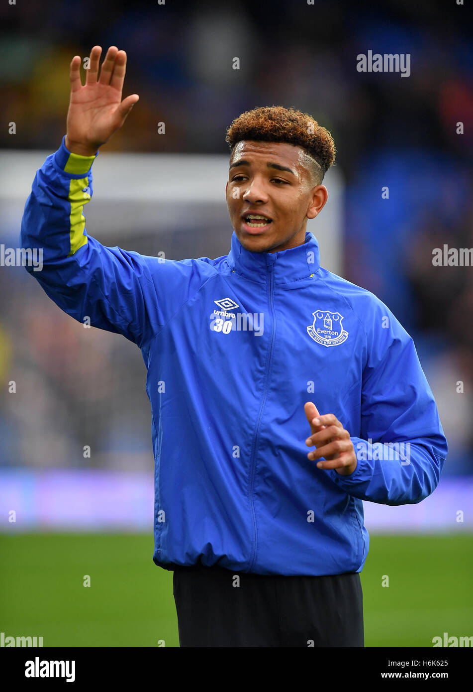 Everton's Mason Holgate Stock Photo - Alamy