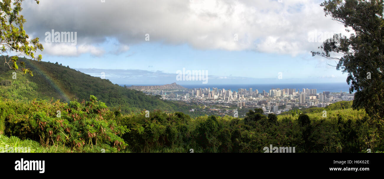 Panoramic view over Honolulu and the Diamond Head Crater on Oahu ...