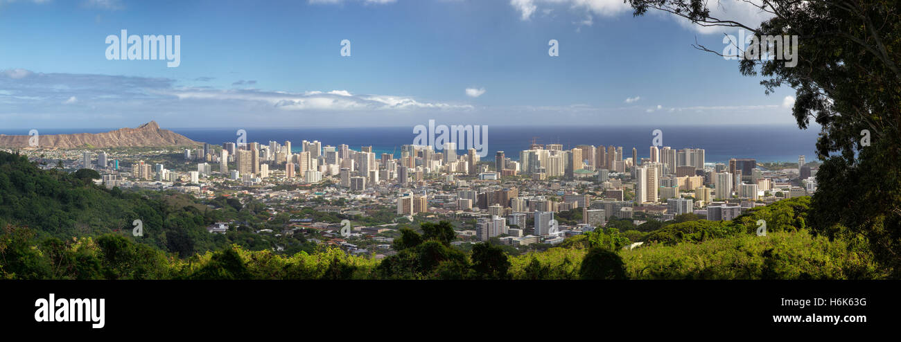 Panoramic view over Honolulu and the Diamond Head Crater on Oahu ...